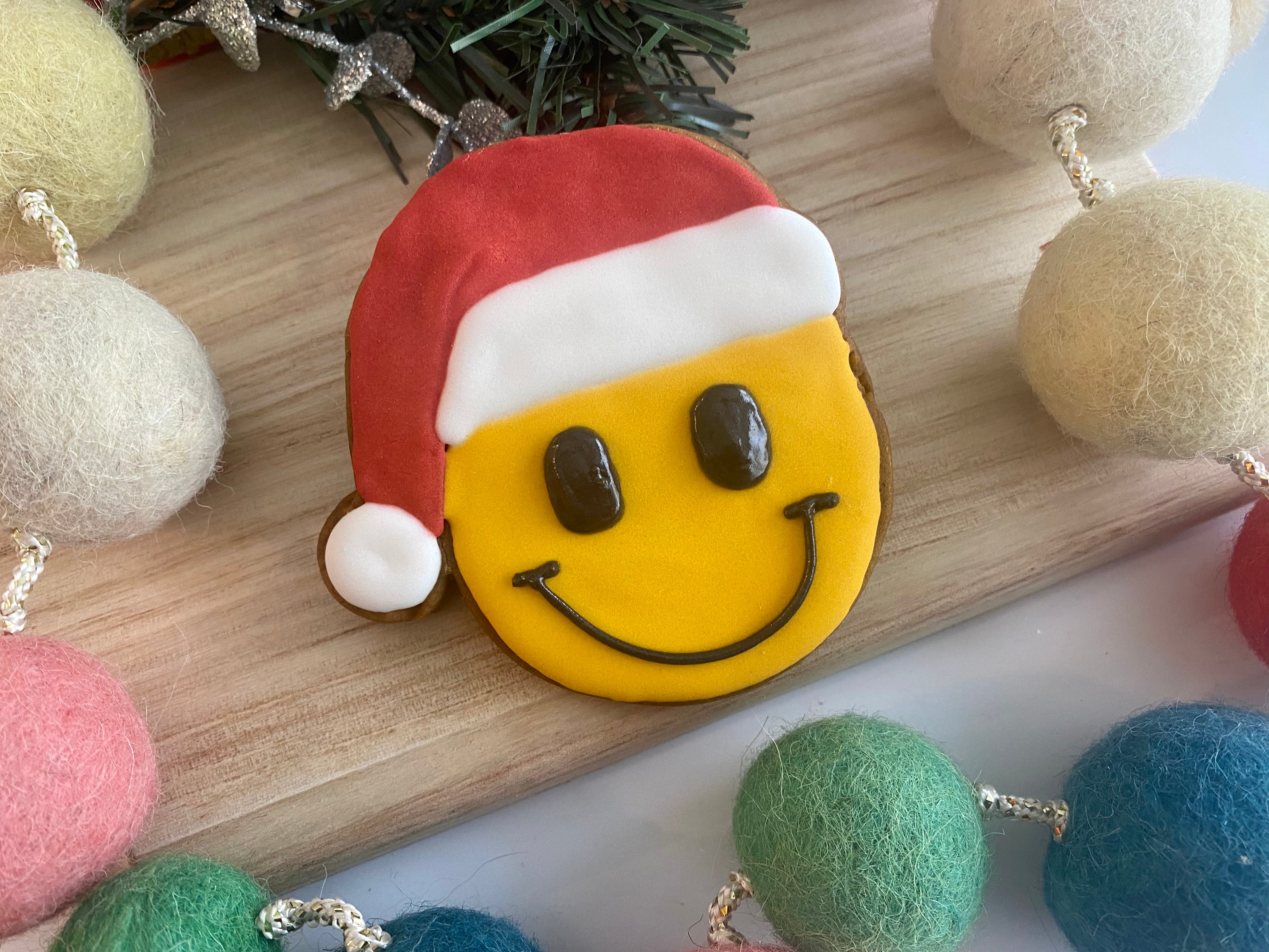 Smiley Face Santa – Lorraine's Cookies